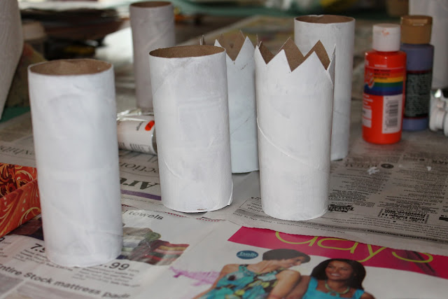 Paintings that Fly: TOILET PAPER ROLL PEOPLE