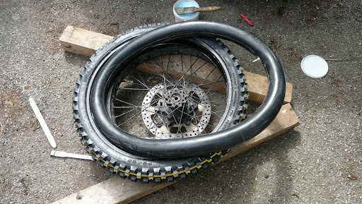 montage pneus et retour sur Mitas C02/C17 - ATOC-Moto - Africatwin ...