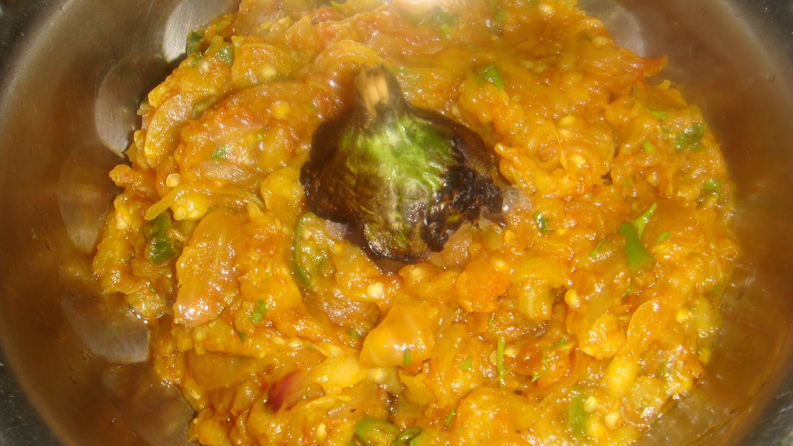 Begun Bharta – Mashed Smoked Brinjal – Amchi Bong