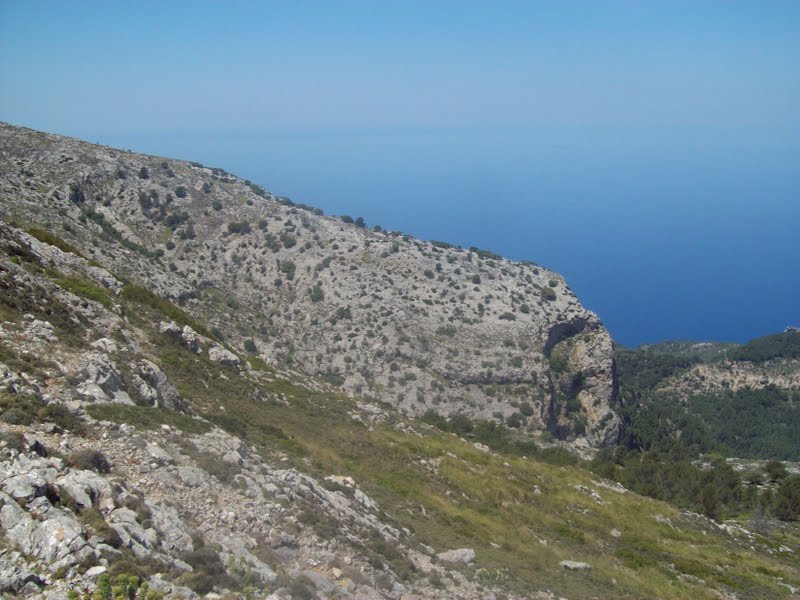 Walk Report - Sunshine meanders - Teix and the Archduke's path ...