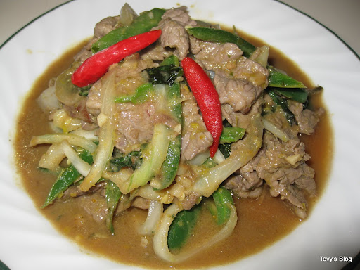 Welcome to Tevy's Kitchen: Stir fry lemongrass beef (Char kroeung Sach Ko)