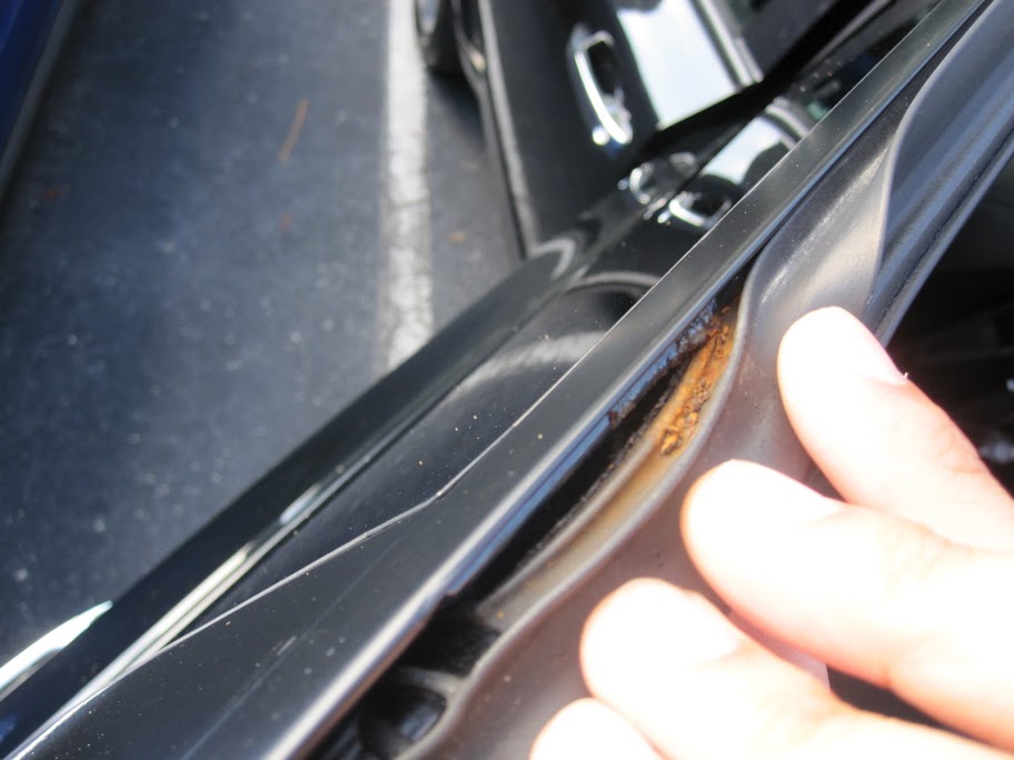 ('09-'13) - 09 Rust on door at window frame, please check yours | Page ...