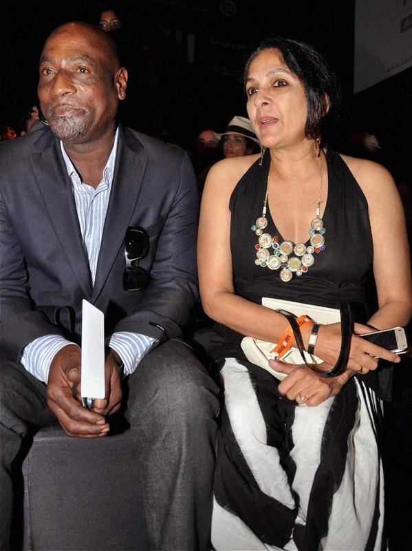 Bollywood Actress Photos Neena Gupta And Husband Viv Richards With Fashion Designer And Daughter