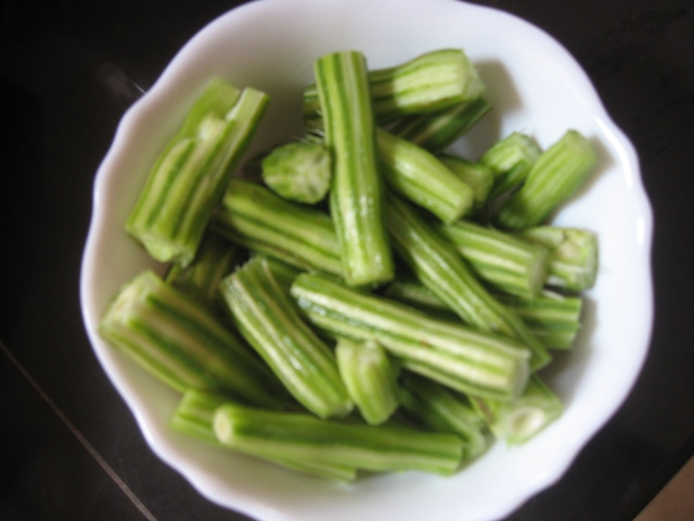 Dari Dapur Ezzah: Telur Itik Masak Dal Dengan Buah Batang Munggai