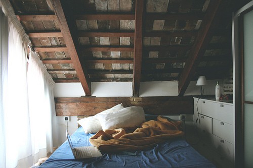 Moon to Moon: Lovely, scruffy, mismatched rooms...