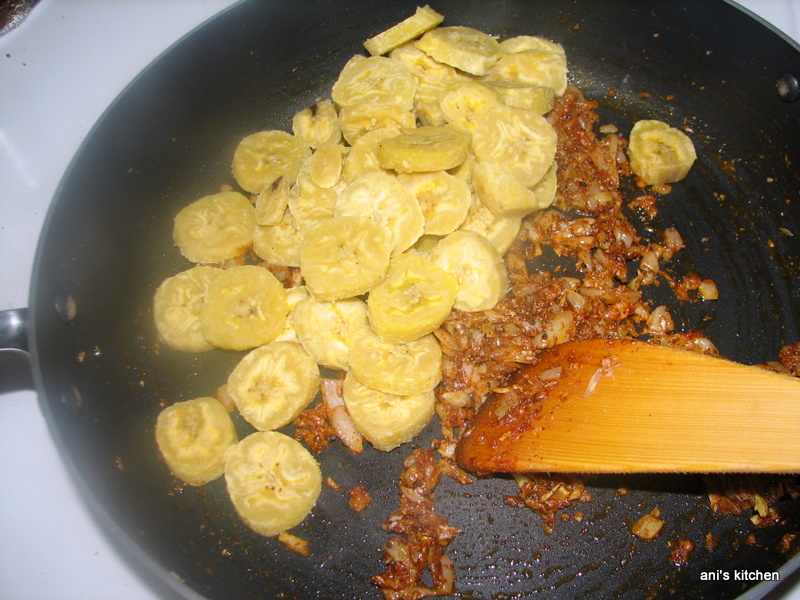 ani's kitchen: Raw Banana Fry / Vazhakai Varuval: