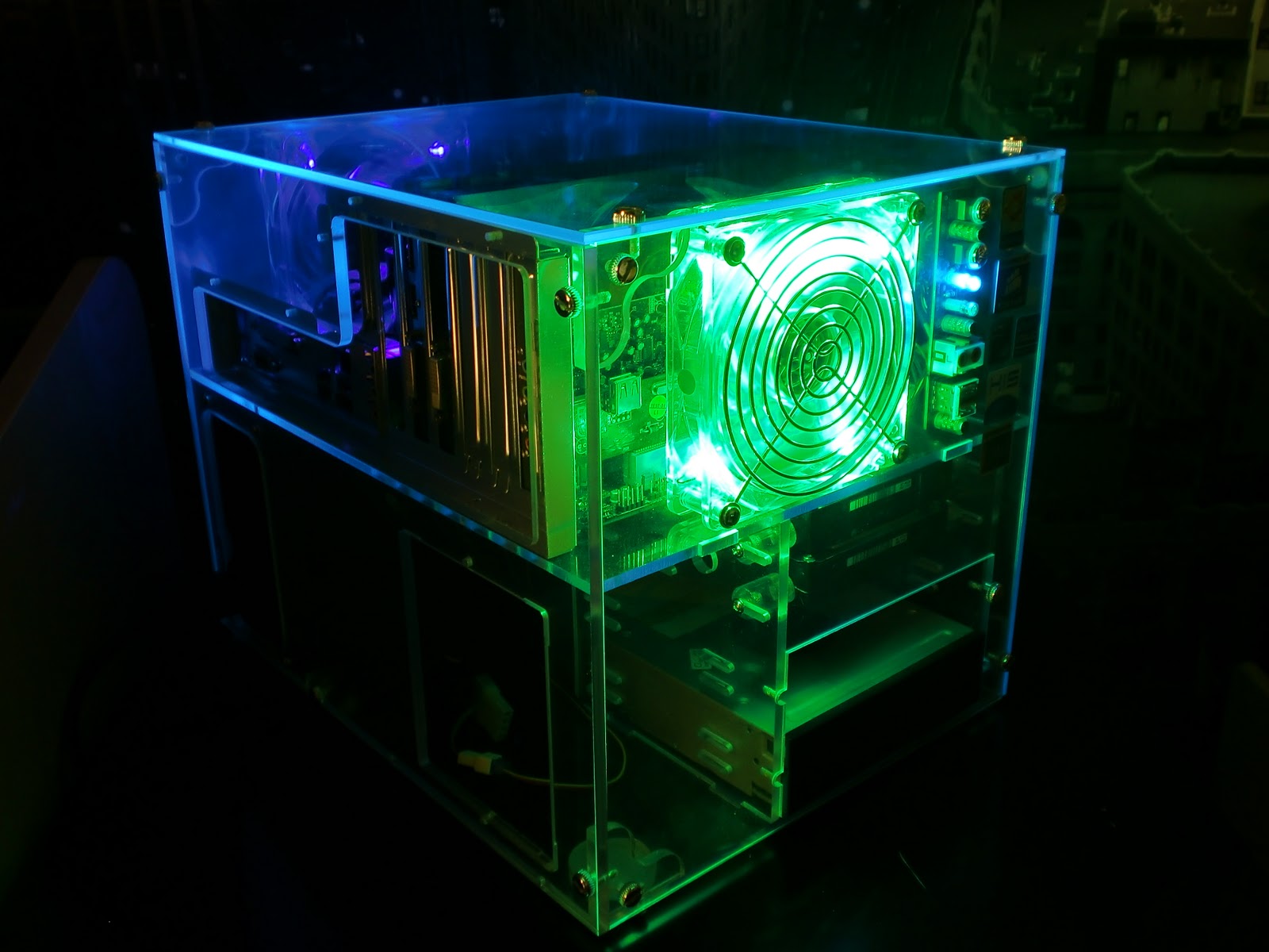 Electronic Photos: Sunbeam UFO Acrylic Cube Case