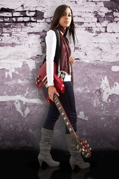 PARED BLANCA: Descubriendo nuevos talentos...Nadia Sheikh!