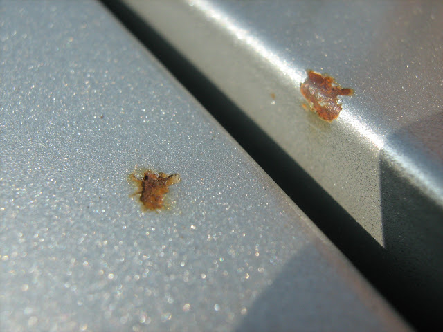 How to tackle rusty stone chips?