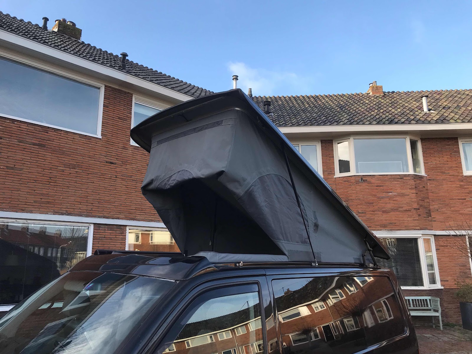 Mickel Moen / VW T5 van Dc naar Camper : Nieuw hefdakdoek, een kleine ramp