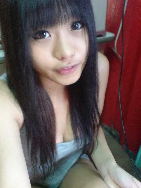 Colossal Zone: 性感爆乳正妹 - 大奶高中正妹深邃乳溝讓人噴鼻血啊 (50P)