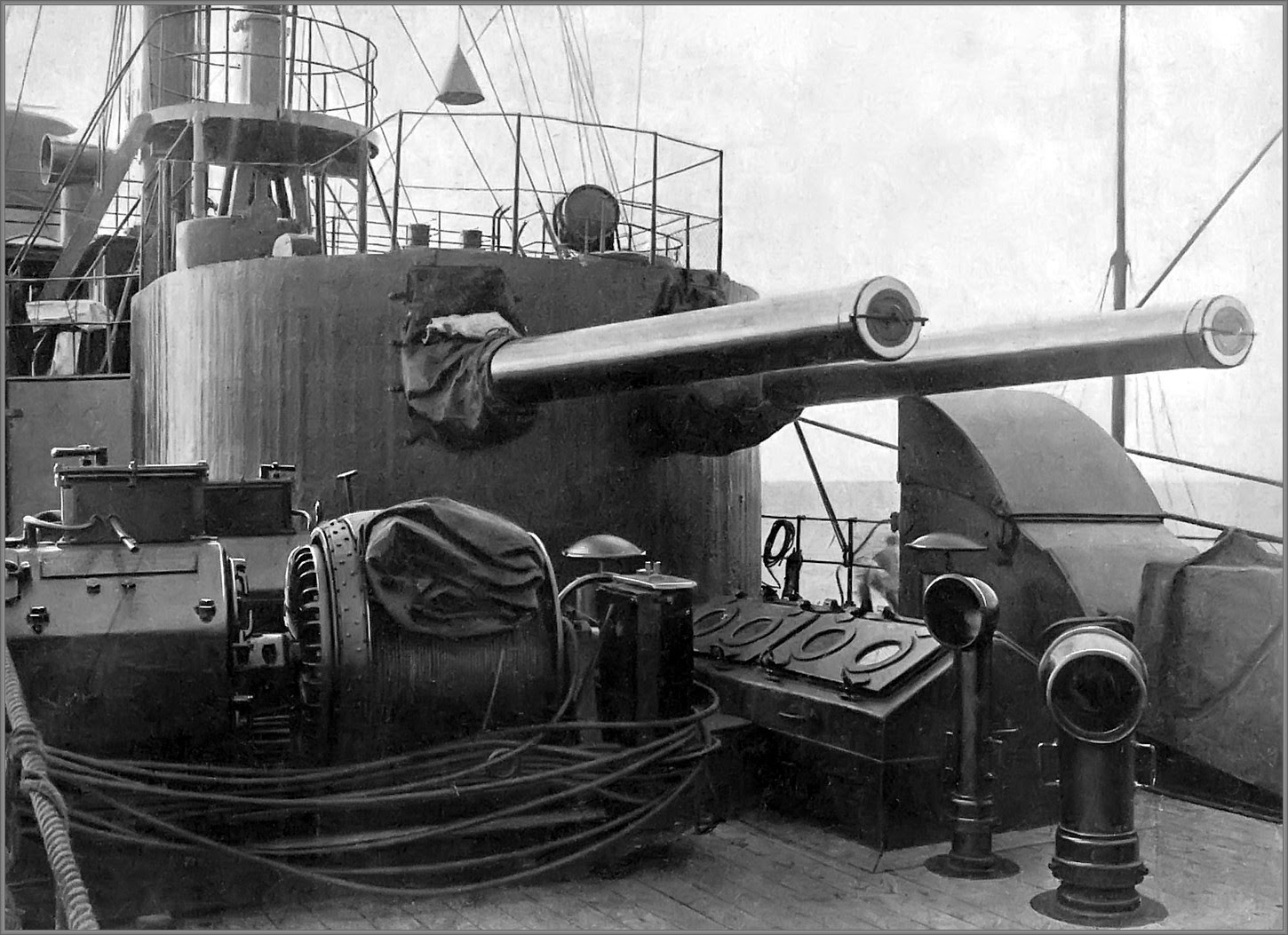 Vintage photographs of battleships, battlecruisers and cruisers.: Aft ...