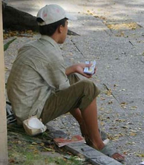 Bm Thằng Nhỏ Cầm Cái Lon
